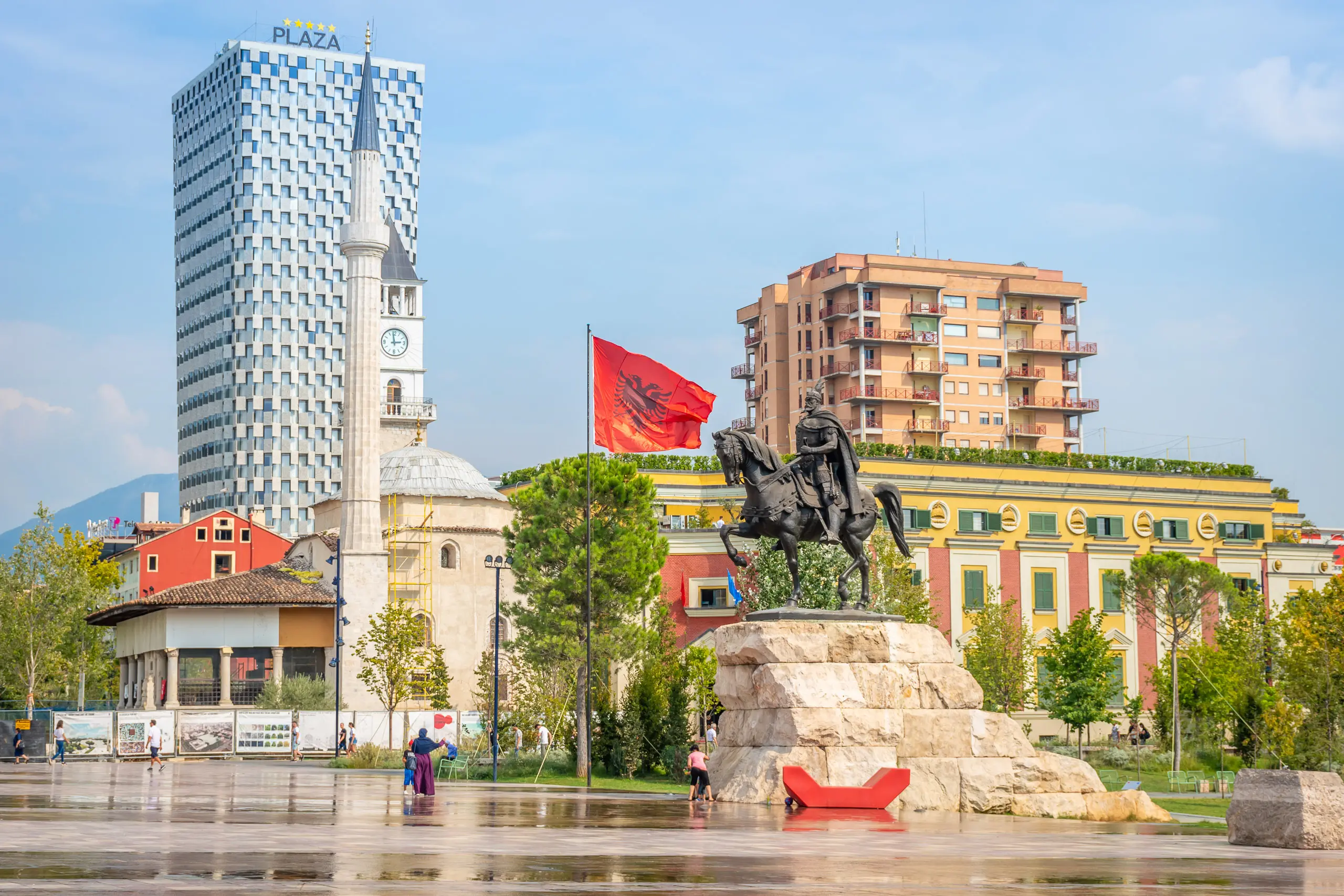 Skanderbeg Square Due Mari Skanderbeg Square Due Mari